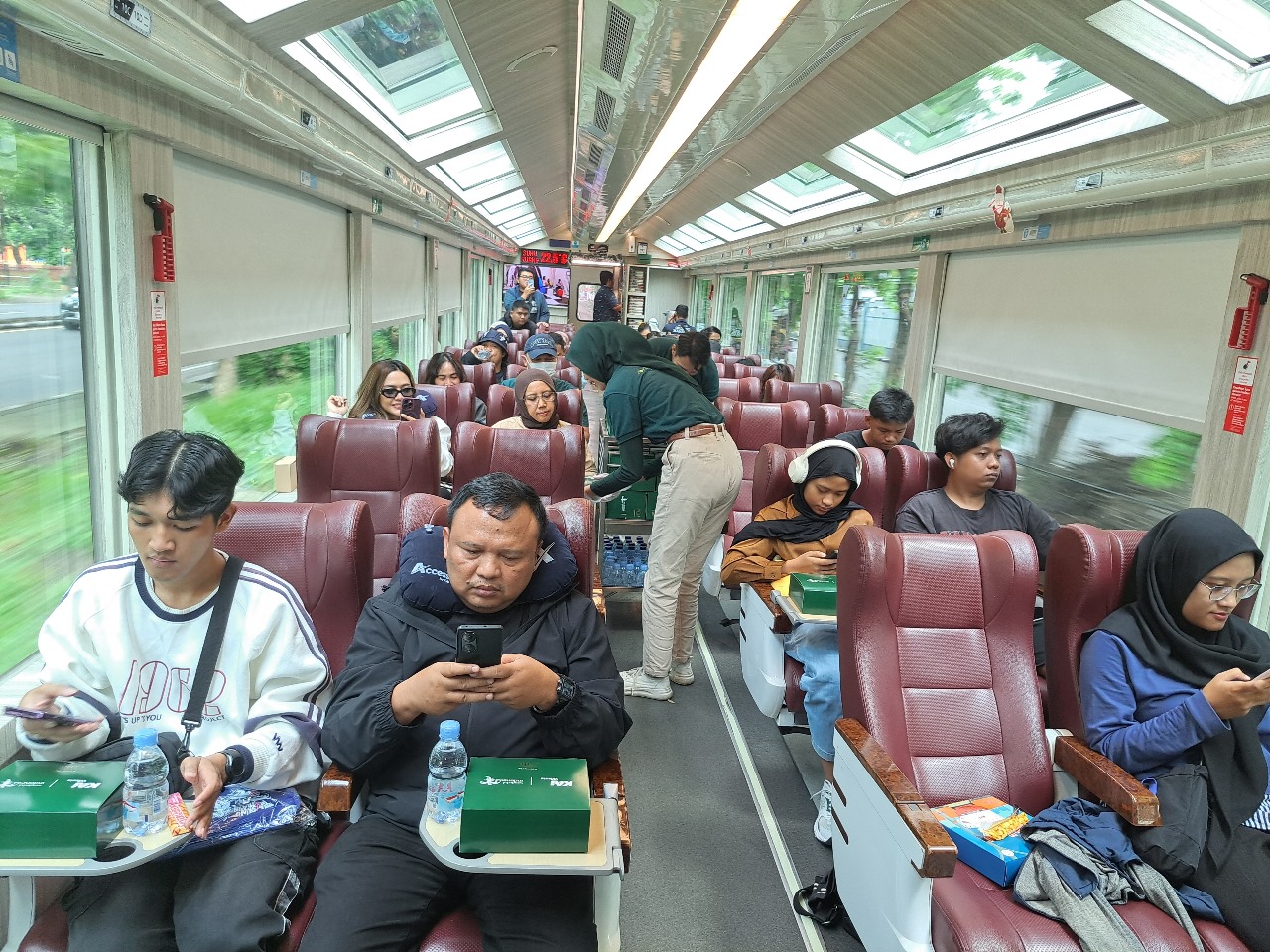 Kereta Panoramic Laris Manis, KAI Daop 8 Surabaya Catat Lonjakan Penumpang Hingga 56 Persen ...